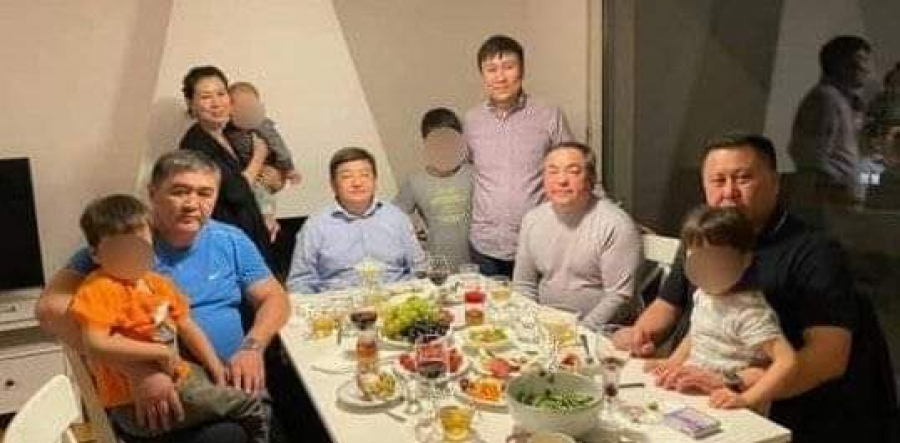 Одним фото: Ташиев, Болтурук, Зулушев, Жапаров и Бейшеналиев сидят в домашнем кругу - Вести.kg ...